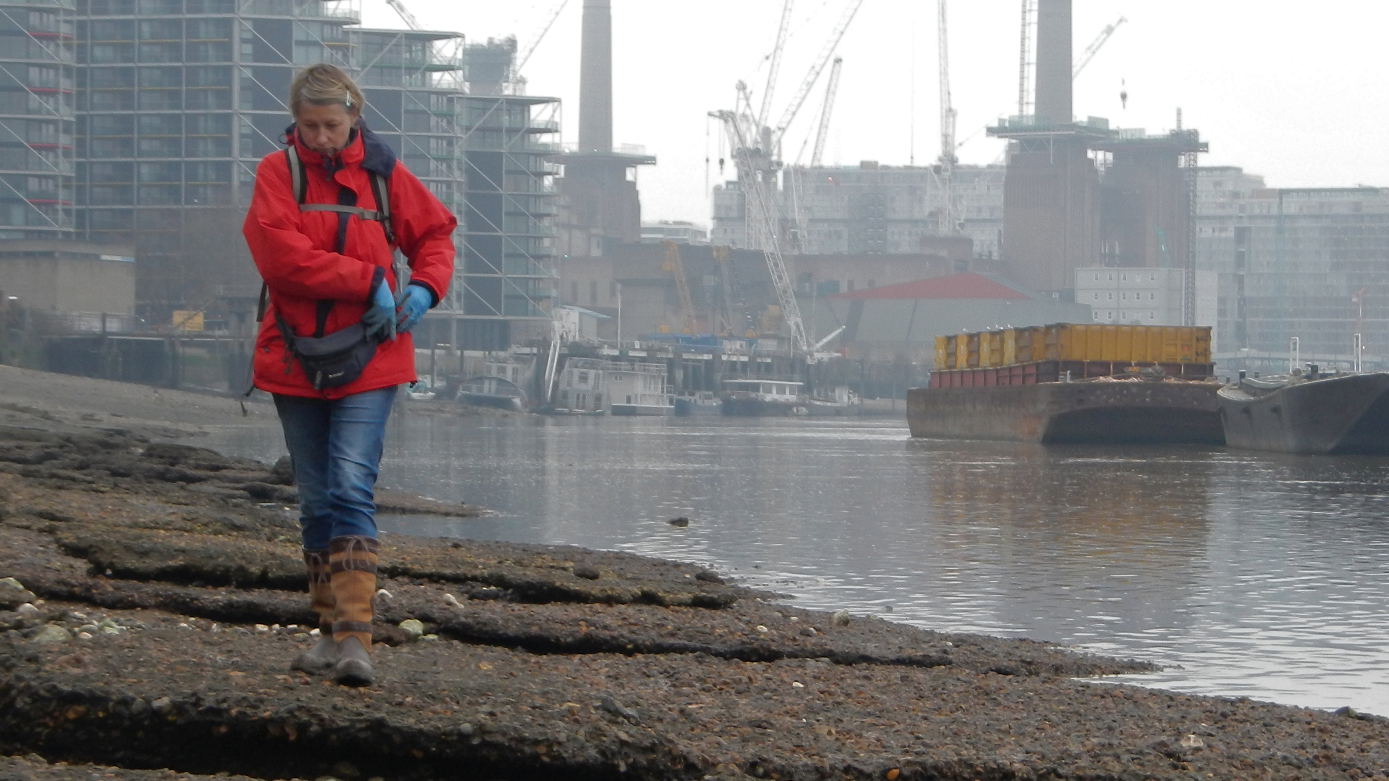 Book Review: Mudlarking- Lost and Found on the river Thames – Turbulent ...